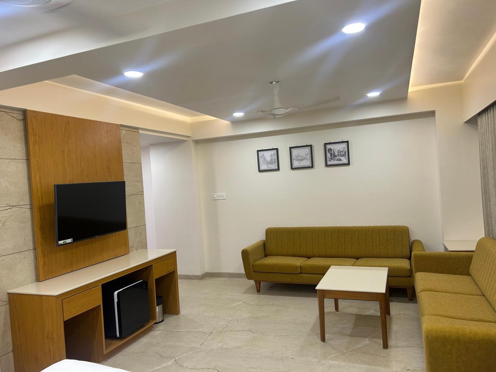 HOTEL FLOURISH INTERNATIONAL | ⋆⋆⋆ | AHMEDABAD, INDIA | SEASON DEALS FROM $29